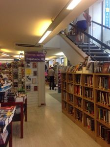 Decitre - Librairie, 29 pl Bellecour, 69002 Lyon (France) - Adresse ...