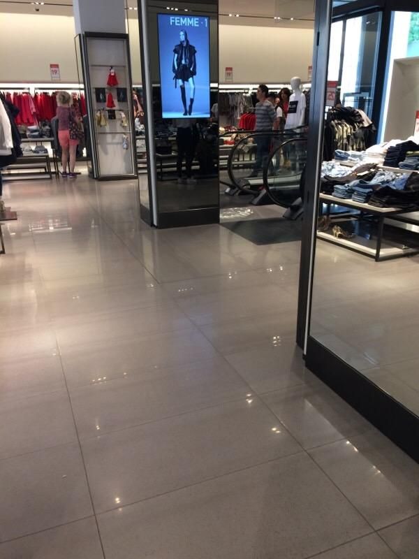 Zara Reims - Magasins de vêtement (adresse, horaires, avis)